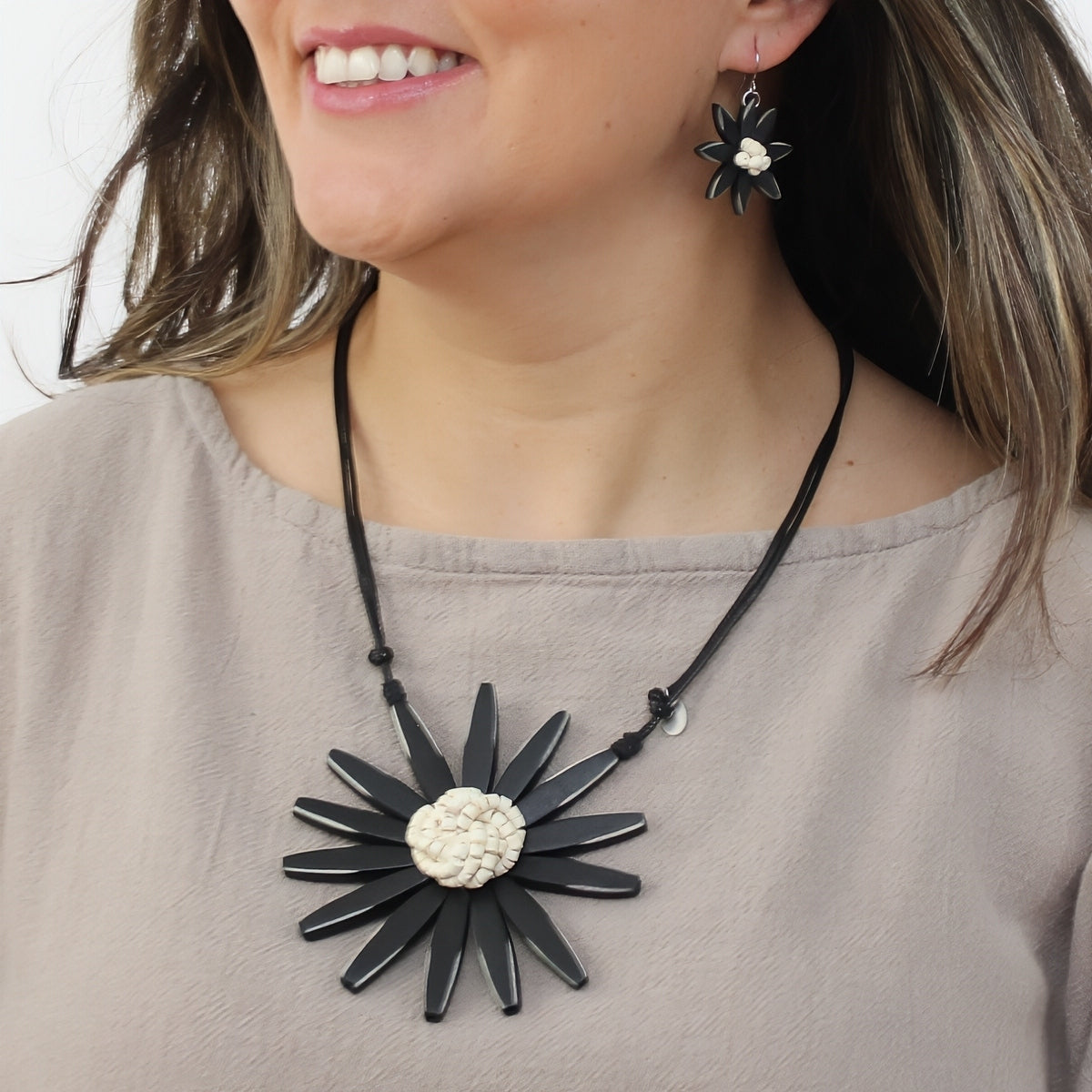 Black Amaya Flower Statement Necklace – Sylca Designs